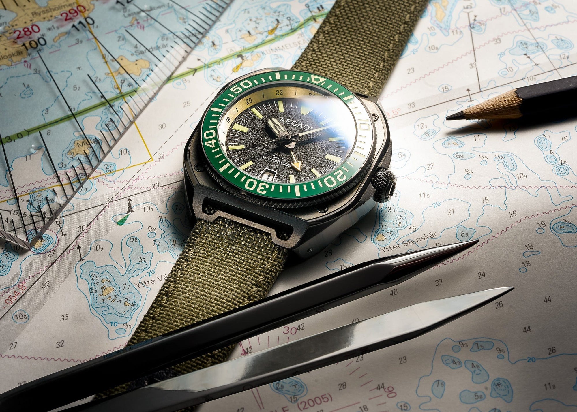 "TEMPTATION III" GMT Automatic Dive Watch (Green) – Aegaon Watches